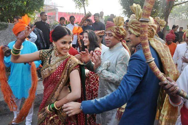 Genelia attends brother wedding with Riteish Deshmukh
