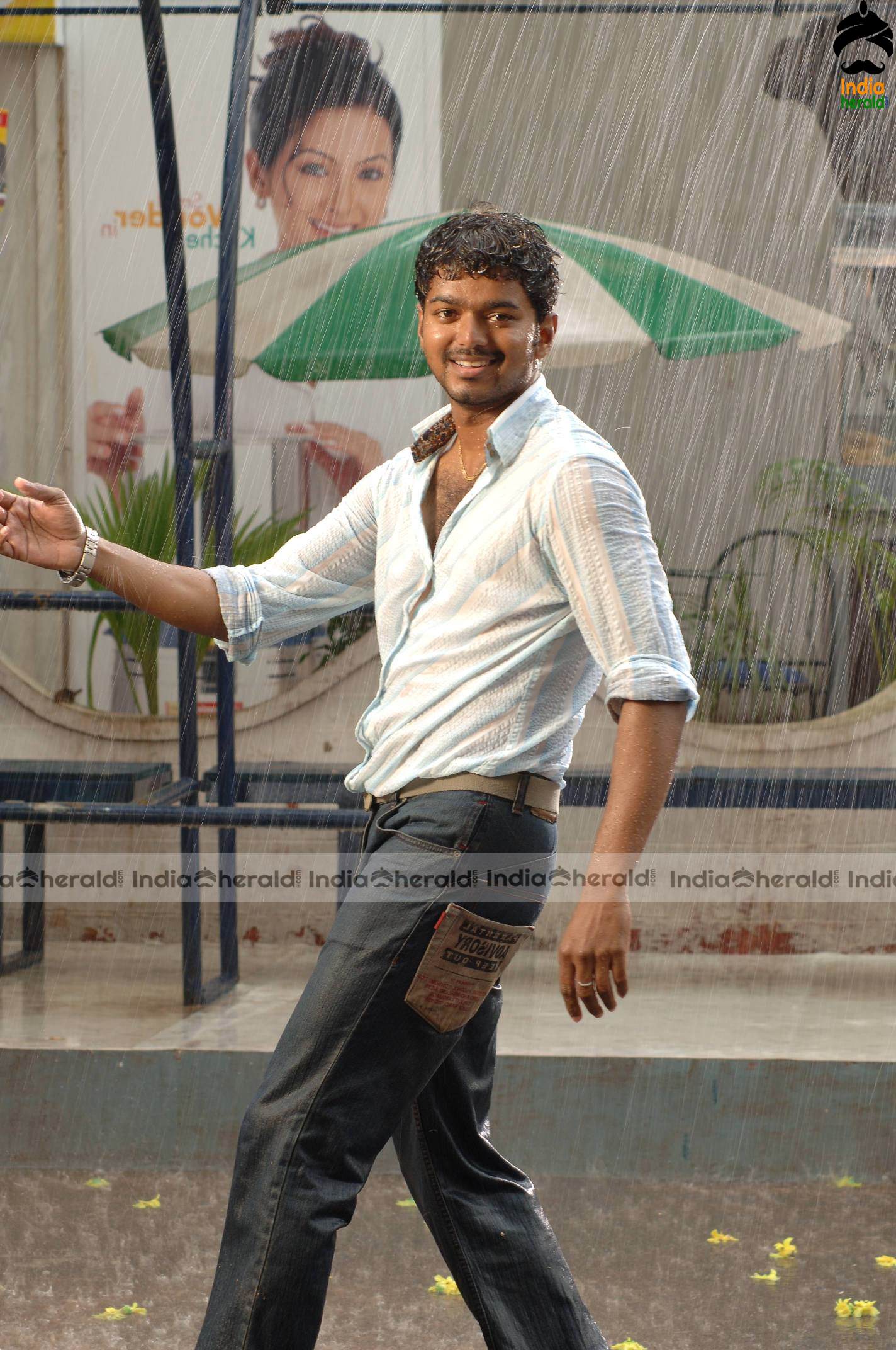 Hot Trisha and Vijay Unseen Stills from Aadhi movie Set 2