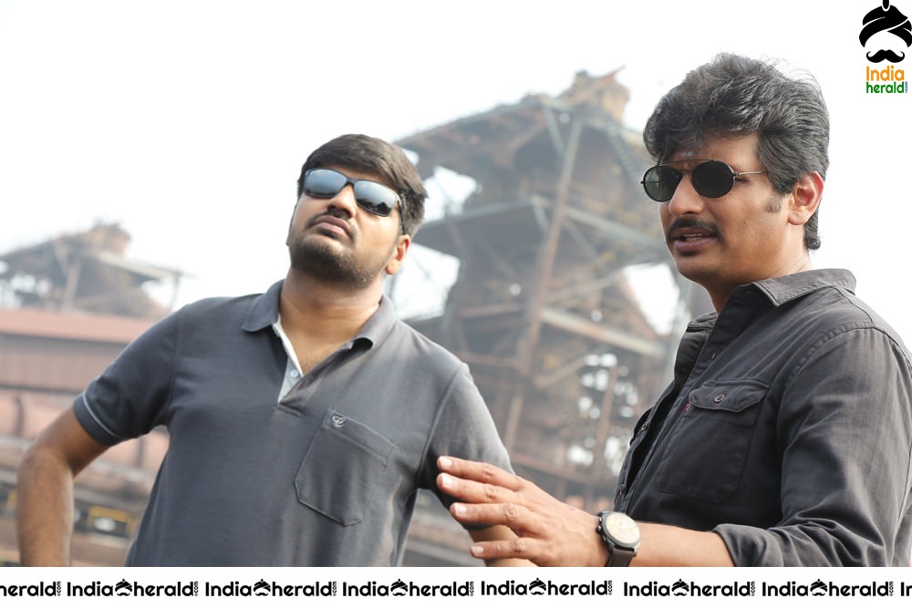 Jiiva and Riya Suman in Seeru Movie Stills and Working Stil