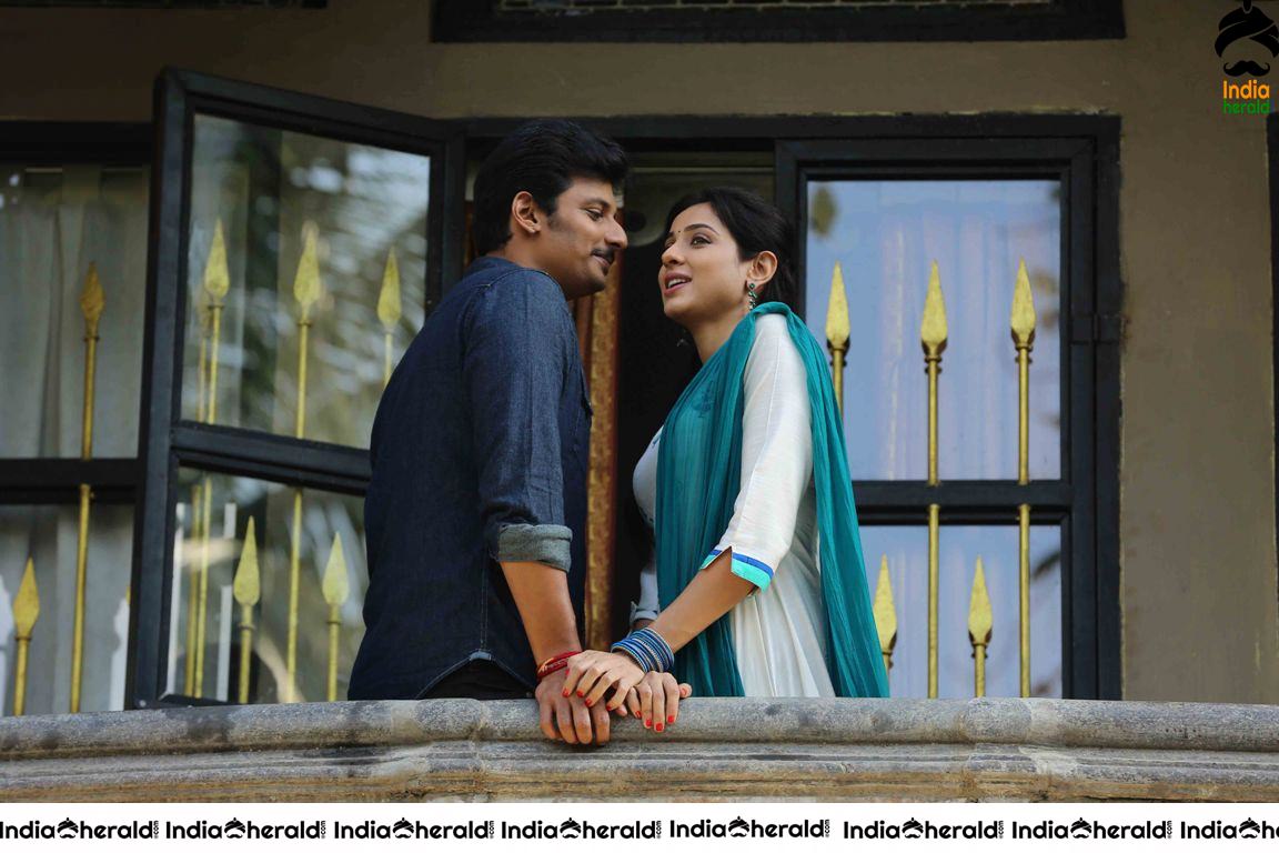 Jiiva and Riya Suman in Seeru Movie Stills and Working Stil