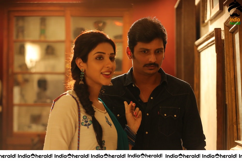 Jiiva and Riya Suman in Seeru Movie Stills and Working Stil