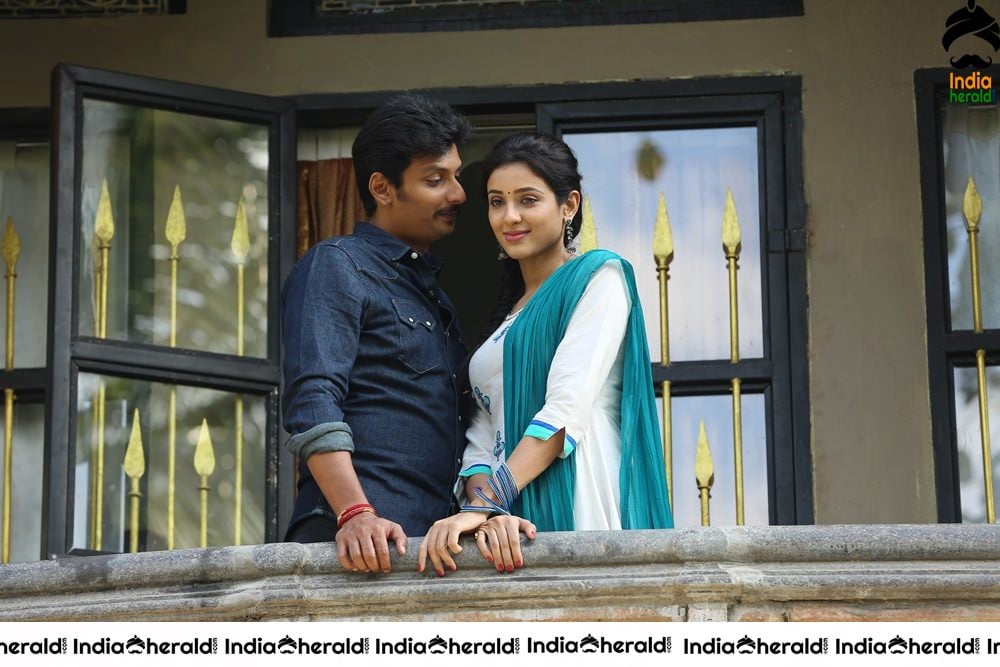 Jiiva and Riya Suman in Seeru Movie Stills and Working Stil