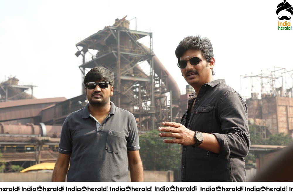 Jiiva and Riya Suman in Seeru Movie Stills and Working Stil