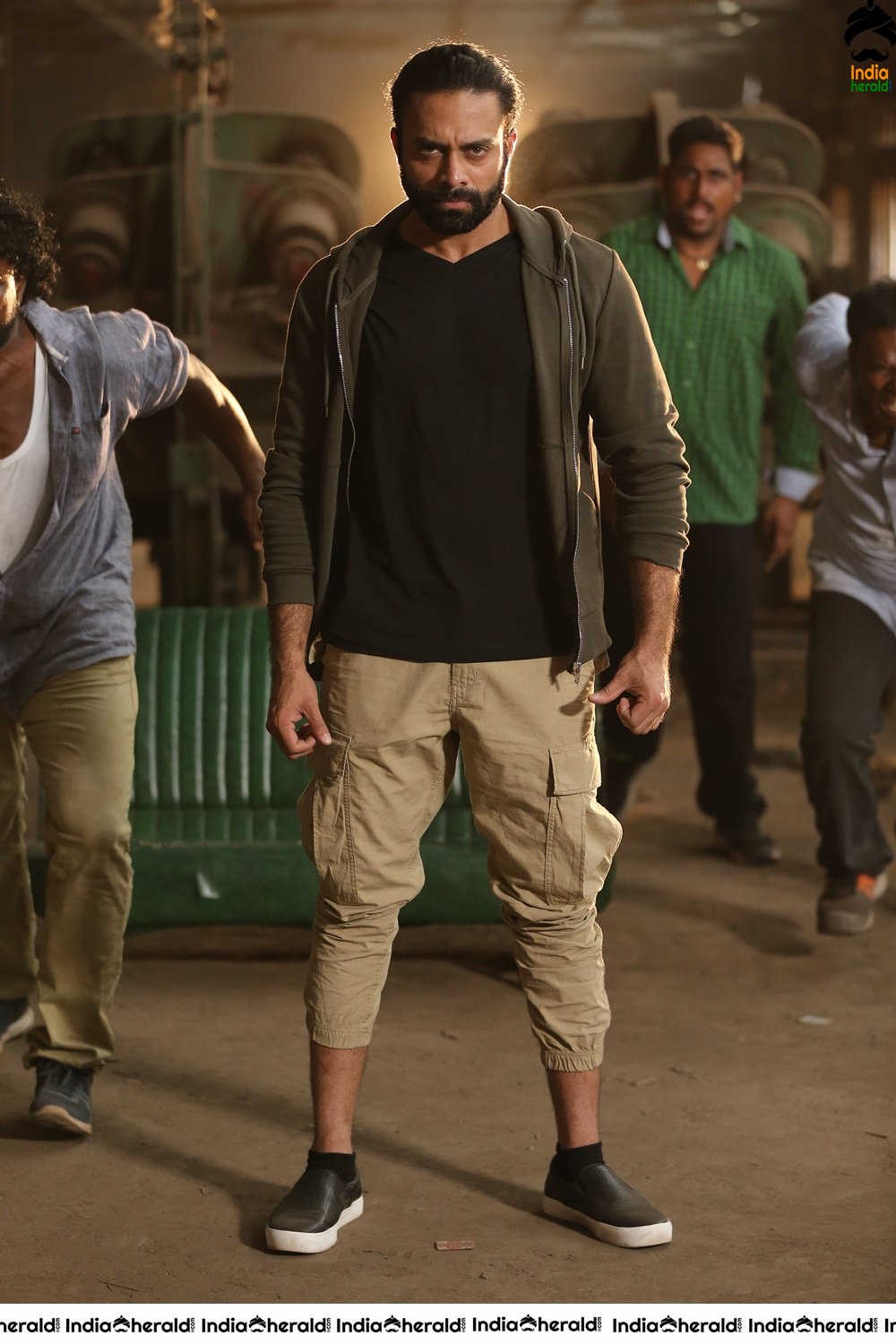 Jiiva and Riya Suman in Seeru Movie Stills and Working Stil