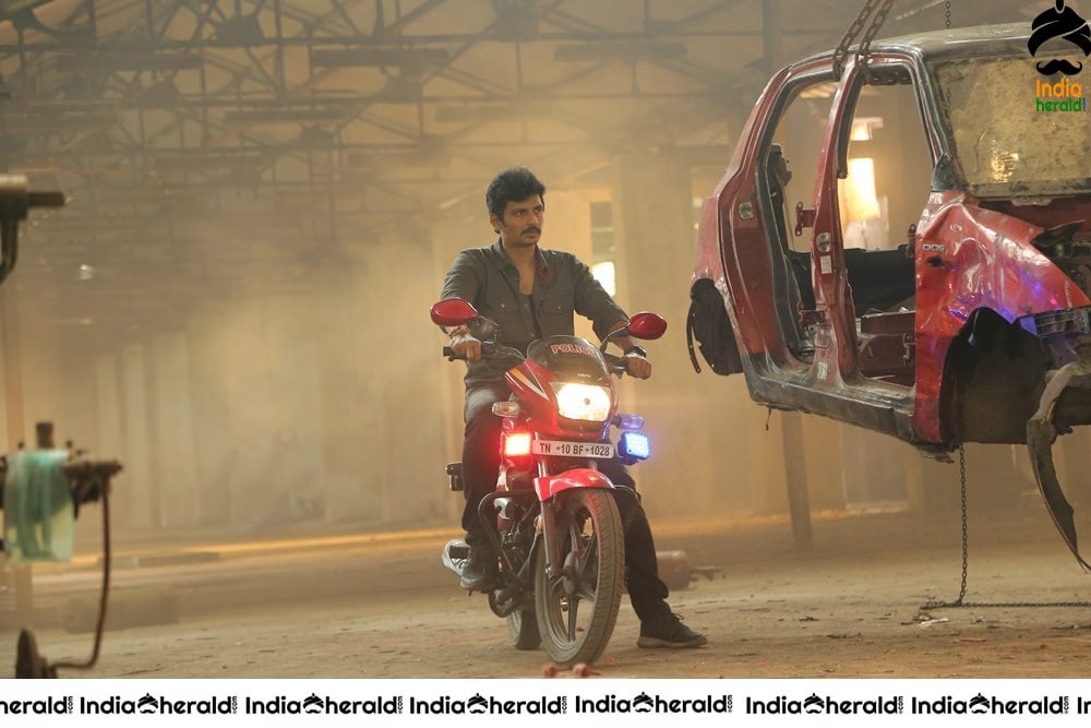 Jiiva and Riya Suman in Seeru Movie Stills and Working Stil