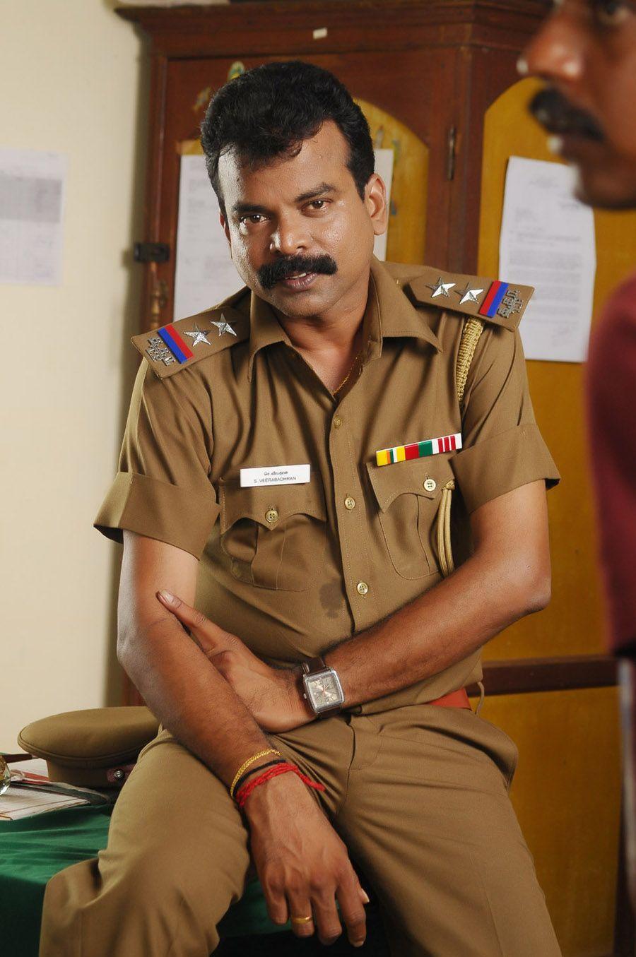 Paakkanum Pola Irukku Movie Stills
