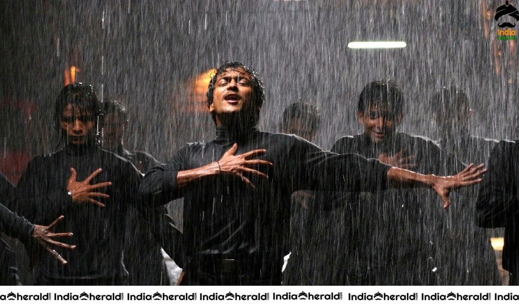 Rare and Unseen Photos of Suriya in Vaaranam Aayiram Set 4