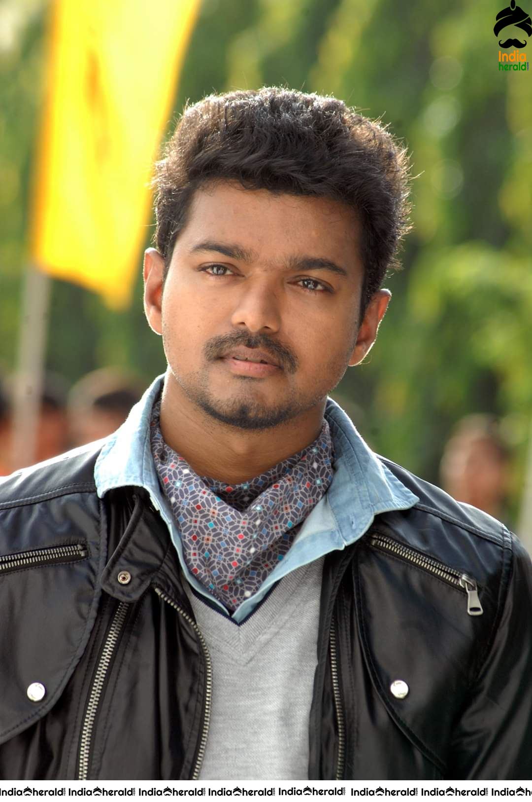 Rare and Unseen Photos of Vijay and Kajal from Thuppakki Mo