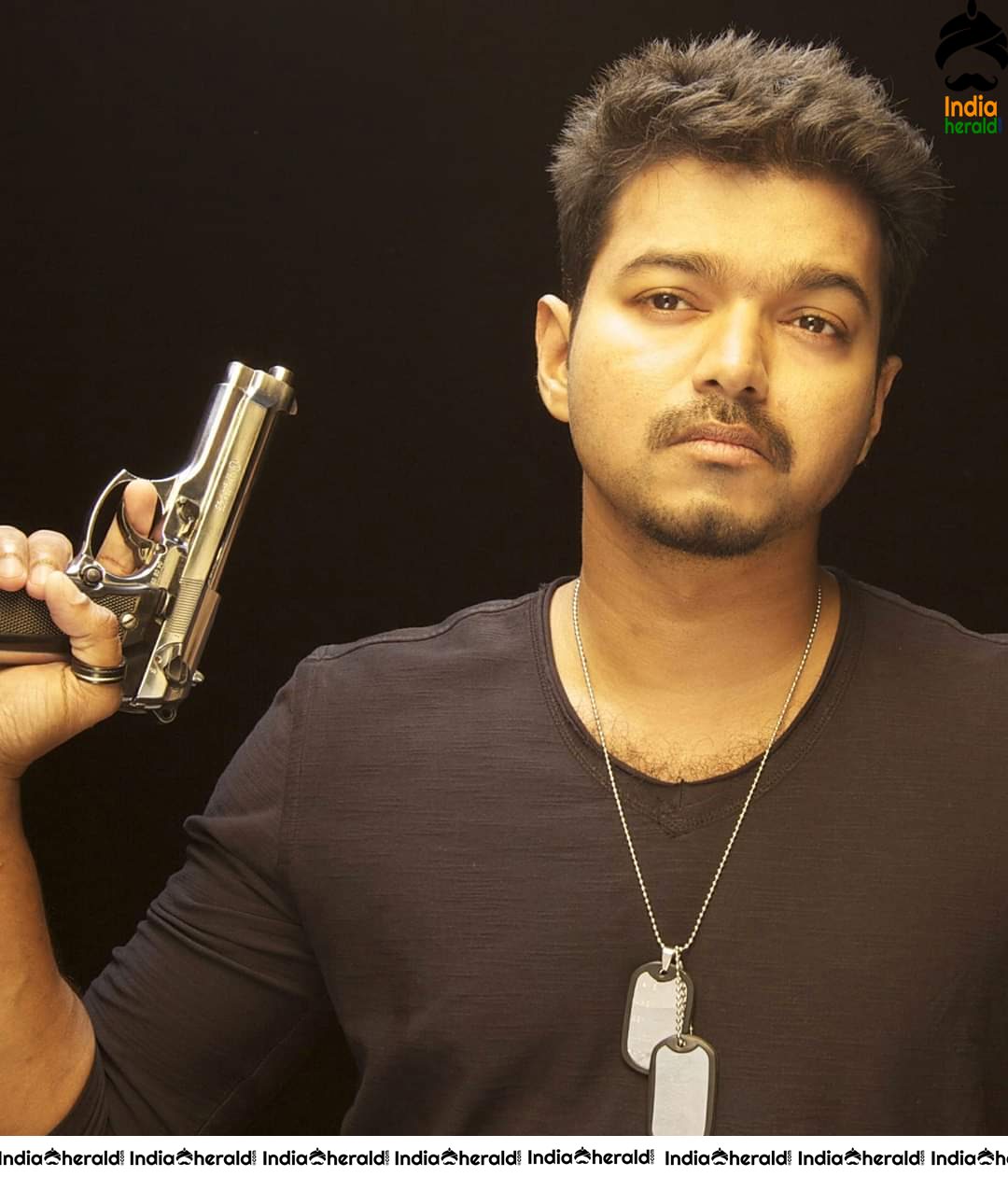 Thuppaki Vijay Stills With Gun