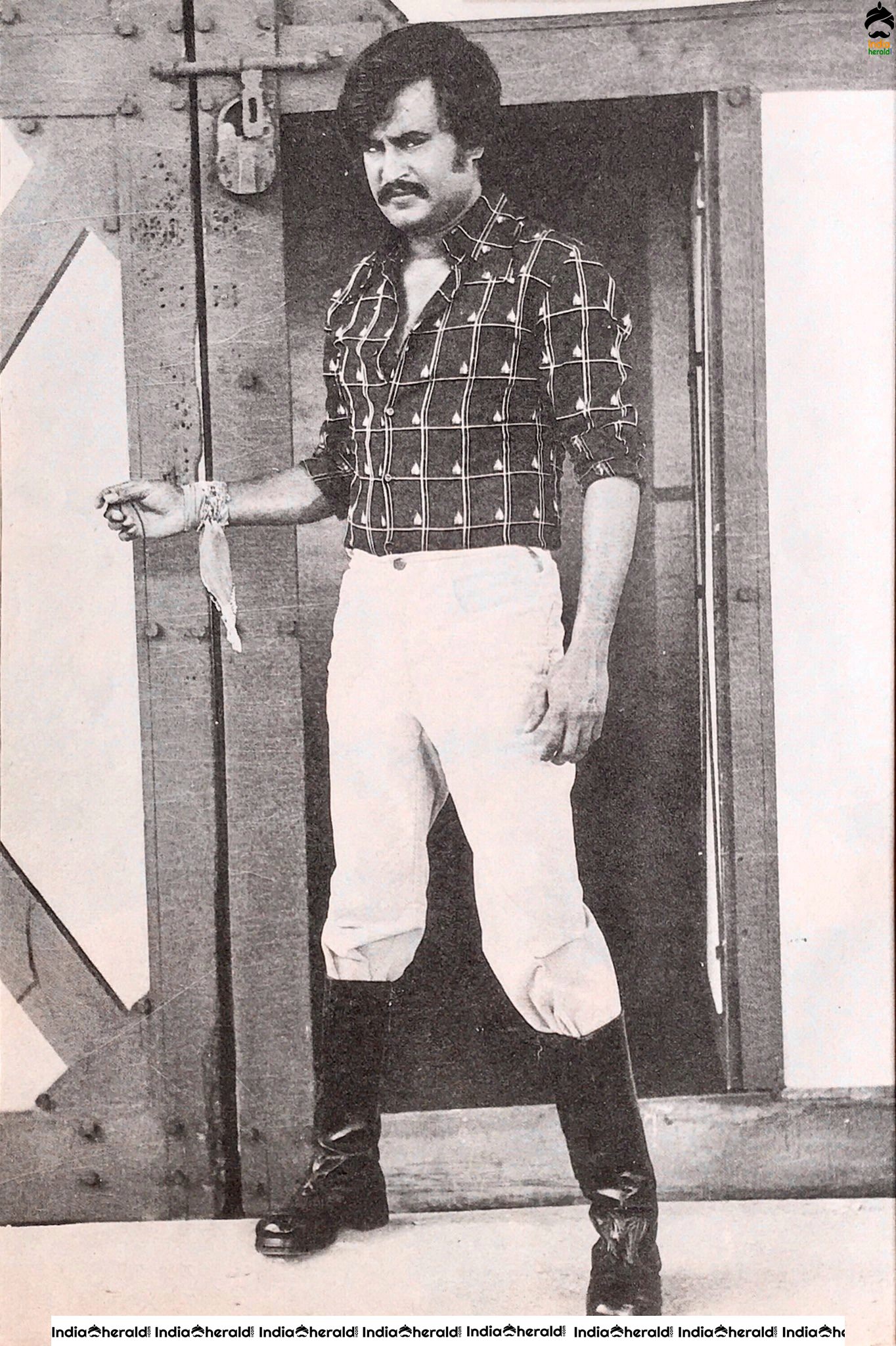 Rare and Unseen Vintage Photos of Super Star Rajinikanth Se