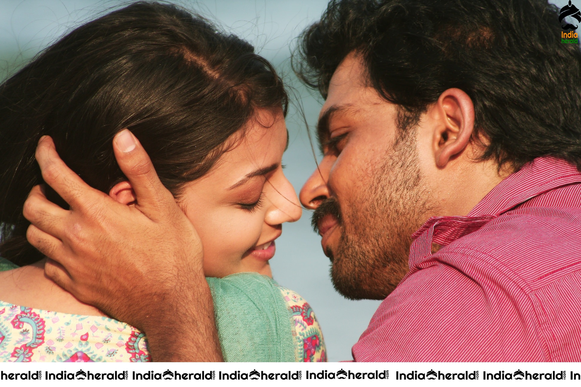 Unseen Rare Hot Kajal Aggarwal and Karthi Photos from Naan