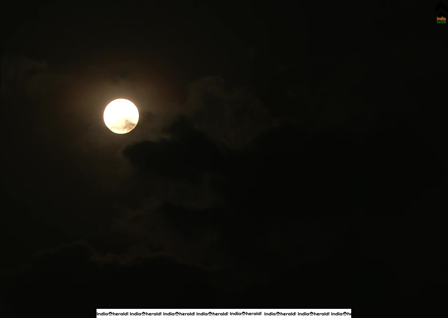 Visuals of Super Pink Moon which is the biggest and brighte