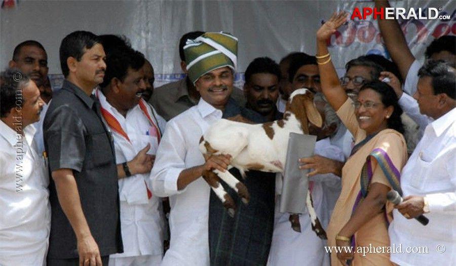 Death Anniversary Special: YS Rajasekhara Reddy Rare & Unse