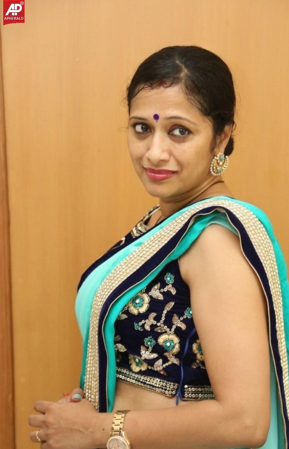 Anitha Chowdary Saree Stills