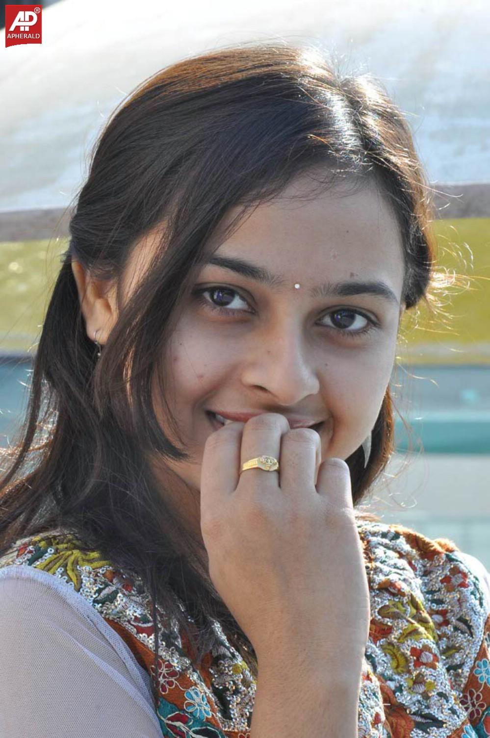 Divya Sri Beautiful Photoshoot