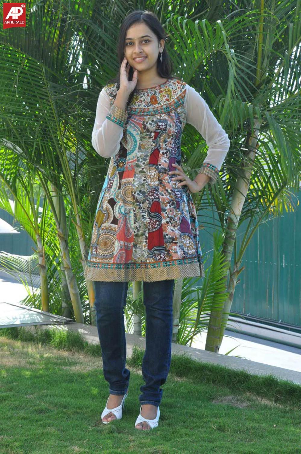 Divya Sri Beautiful Photoshoot