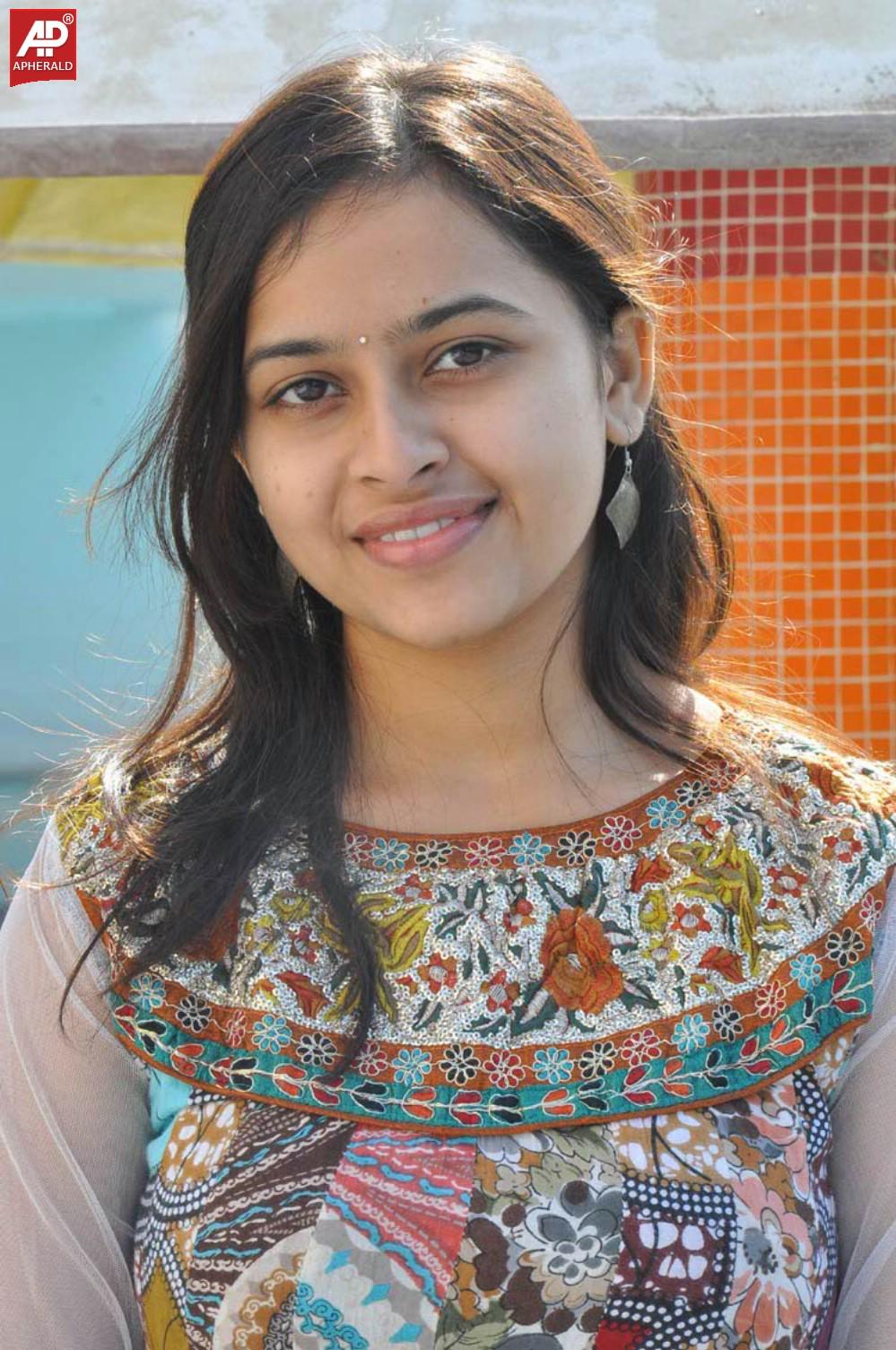 Divya Sri Beautiful Photoshoot