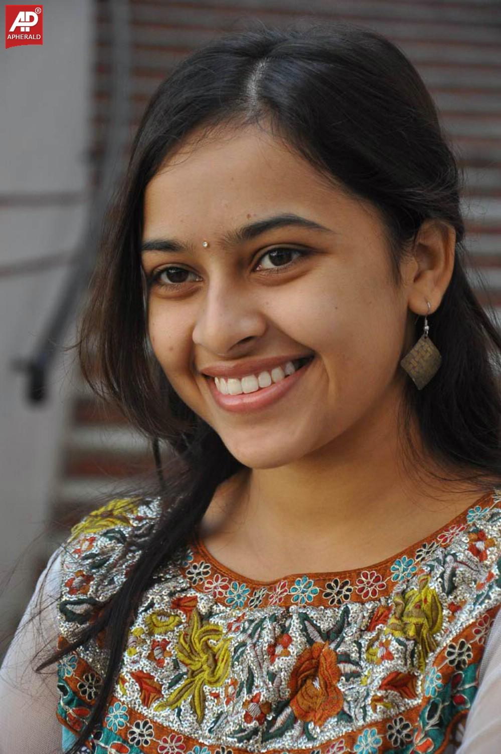 Divya Sri Beautiful Photoshoot