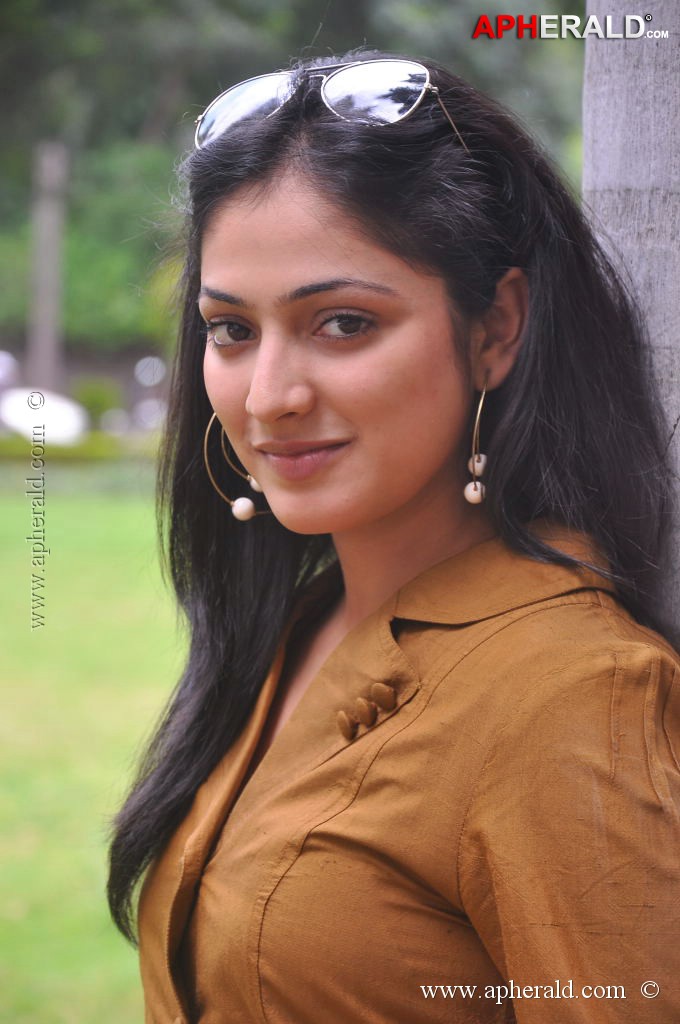 Haripriya Latest Pics