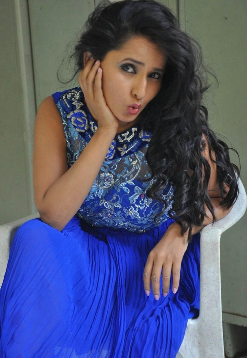 Ishika Singh Spicy Stills