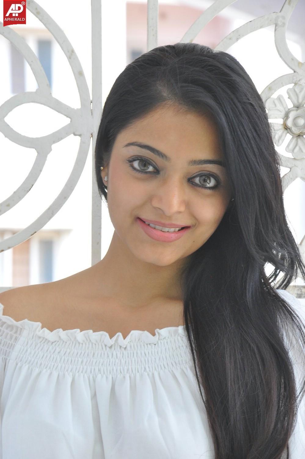 Janani Iyer Latest Stills