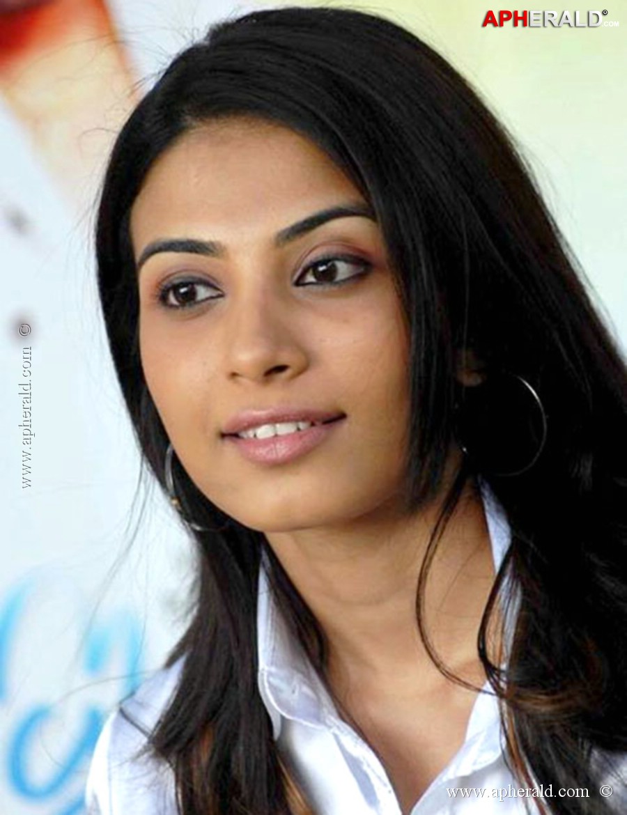 Kavya Shetty Photos