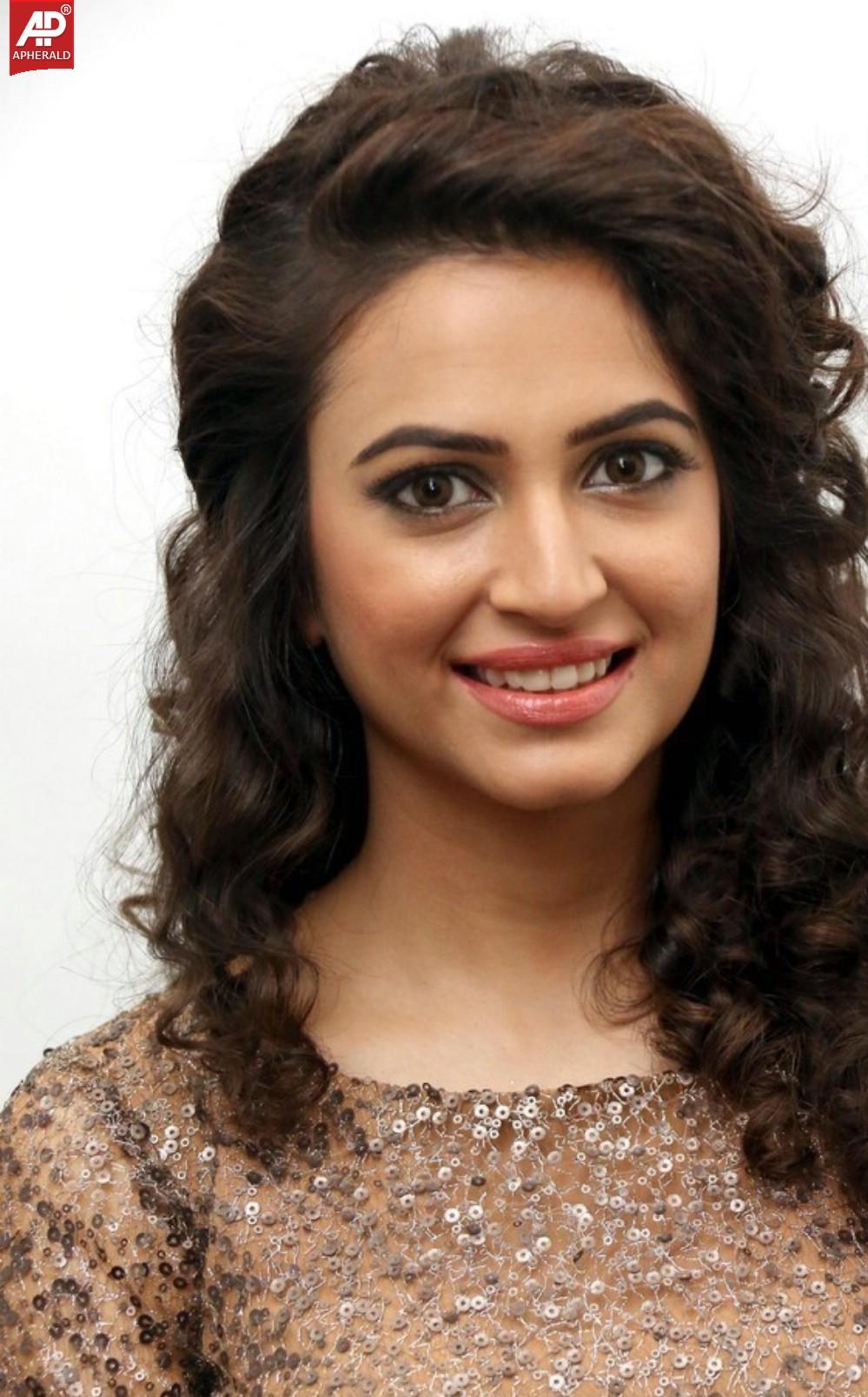 Kriti Kharbanda Latest Stills