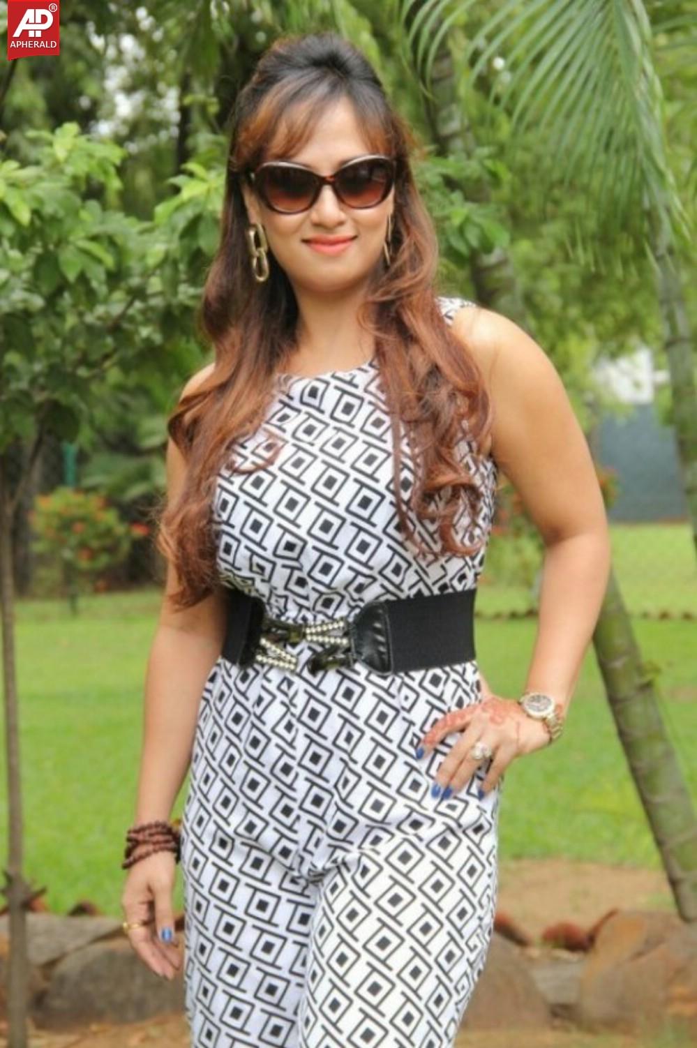 Maanu New Pics
