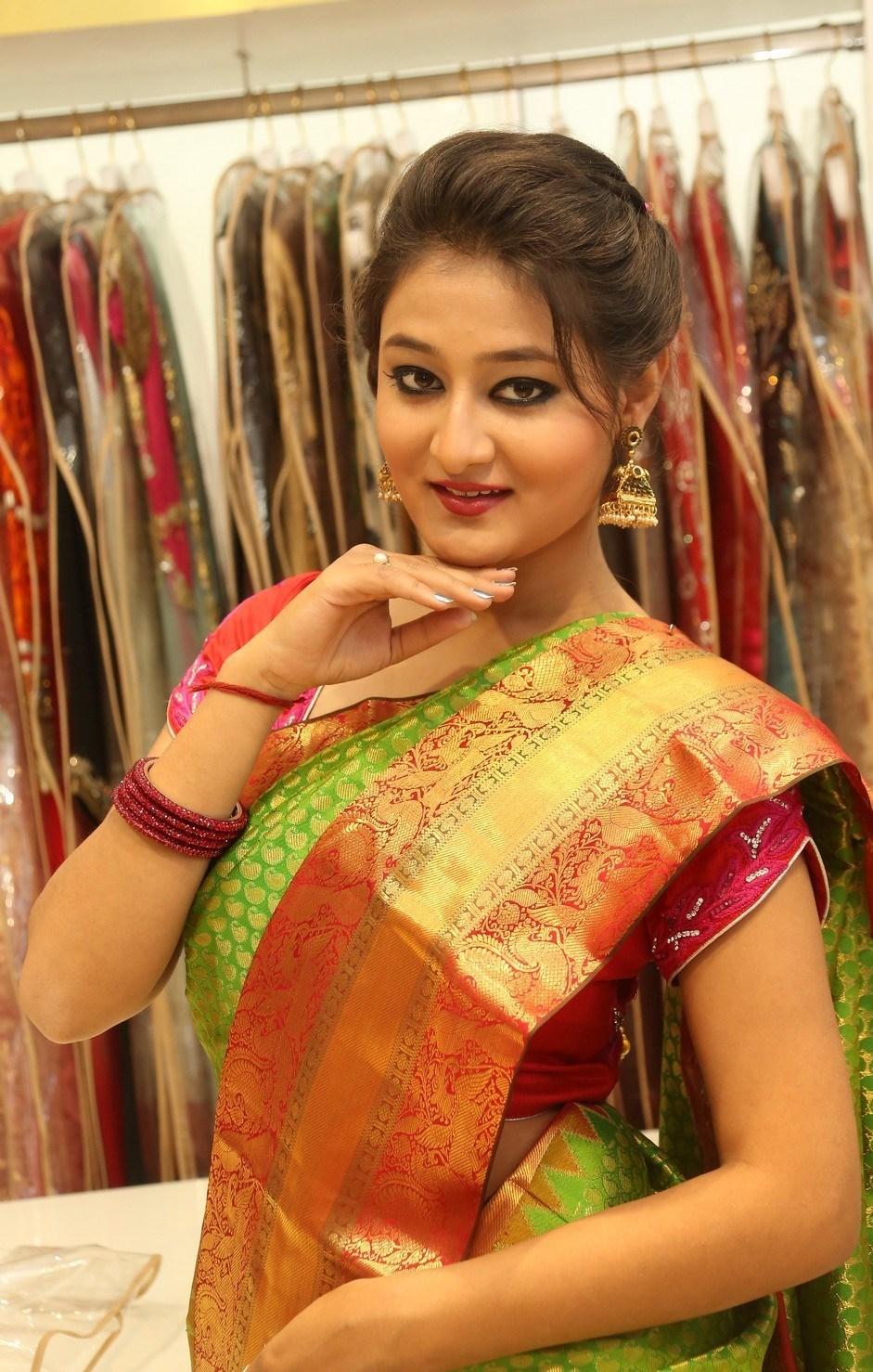 Nilofer New Pretty Smile Images