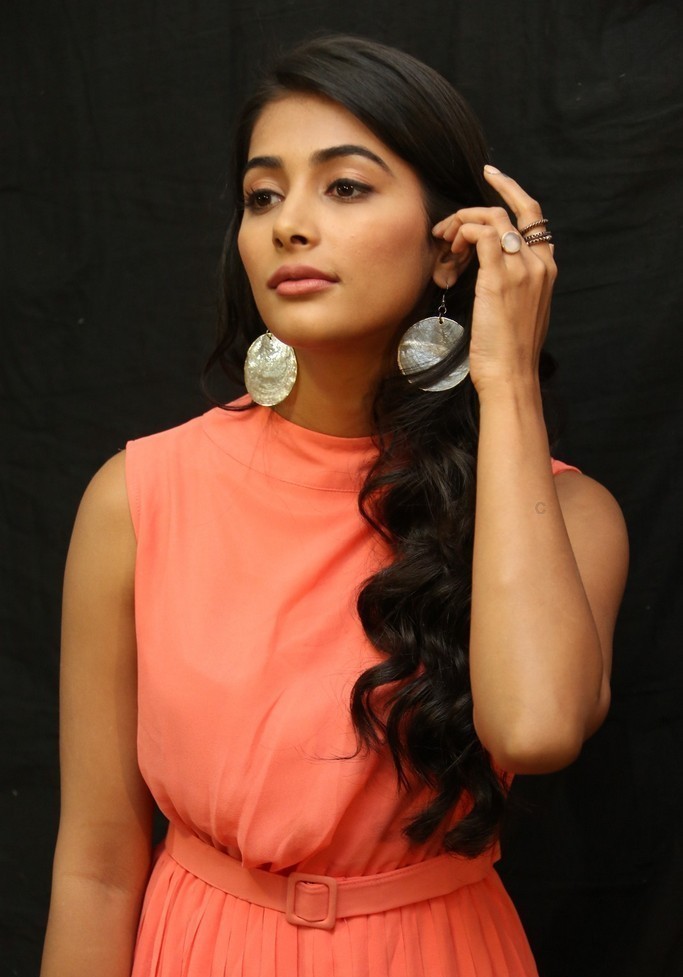 Pooja Hegde Beautiful Stills 1