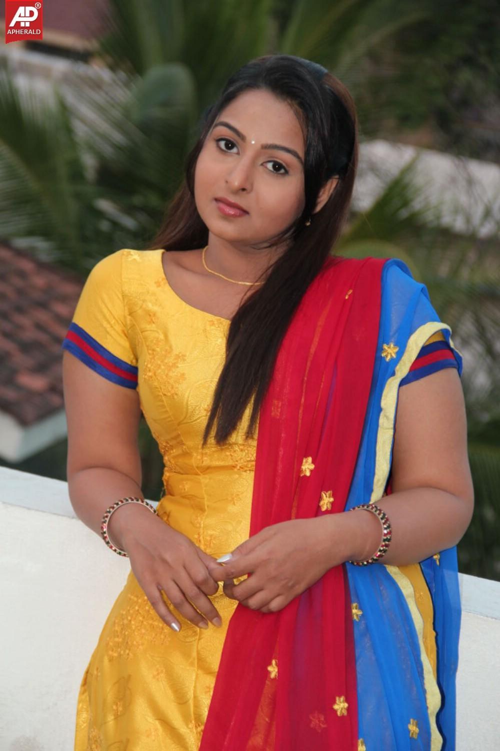 Samvritha Sunil Family Picc