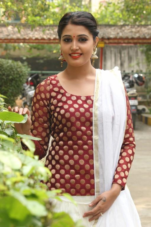Sandra Latest Stills