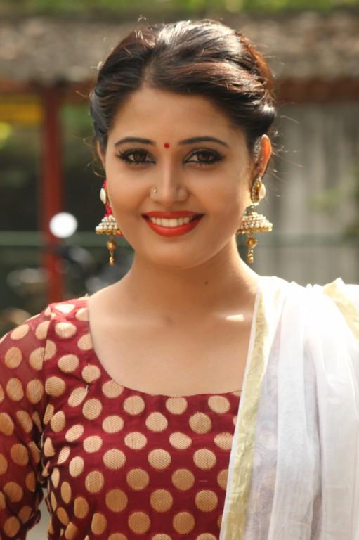 Sandra Latest Stills