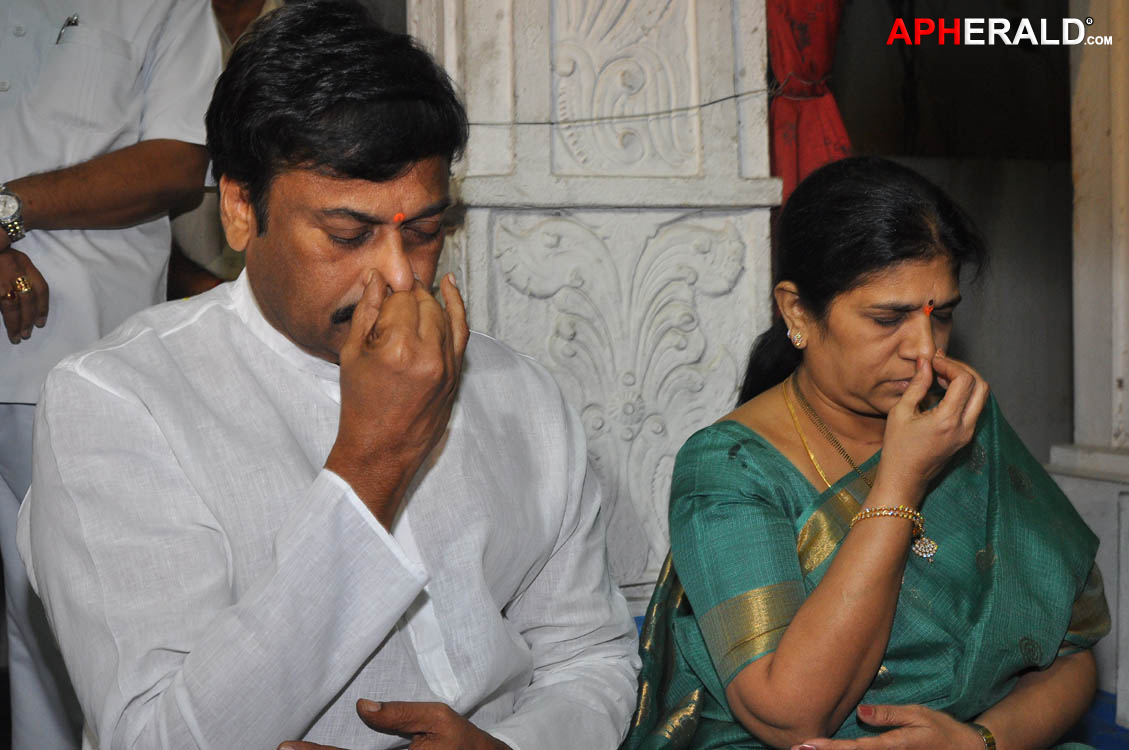 Chiru Visit Film Nagar Temple