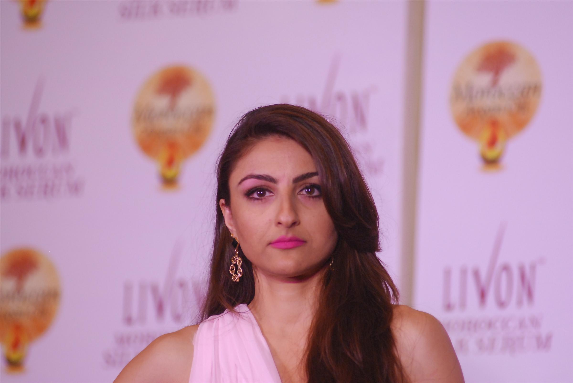 Chitrangda Singh and Soha Ali Khan at Livon Moroccan silk S