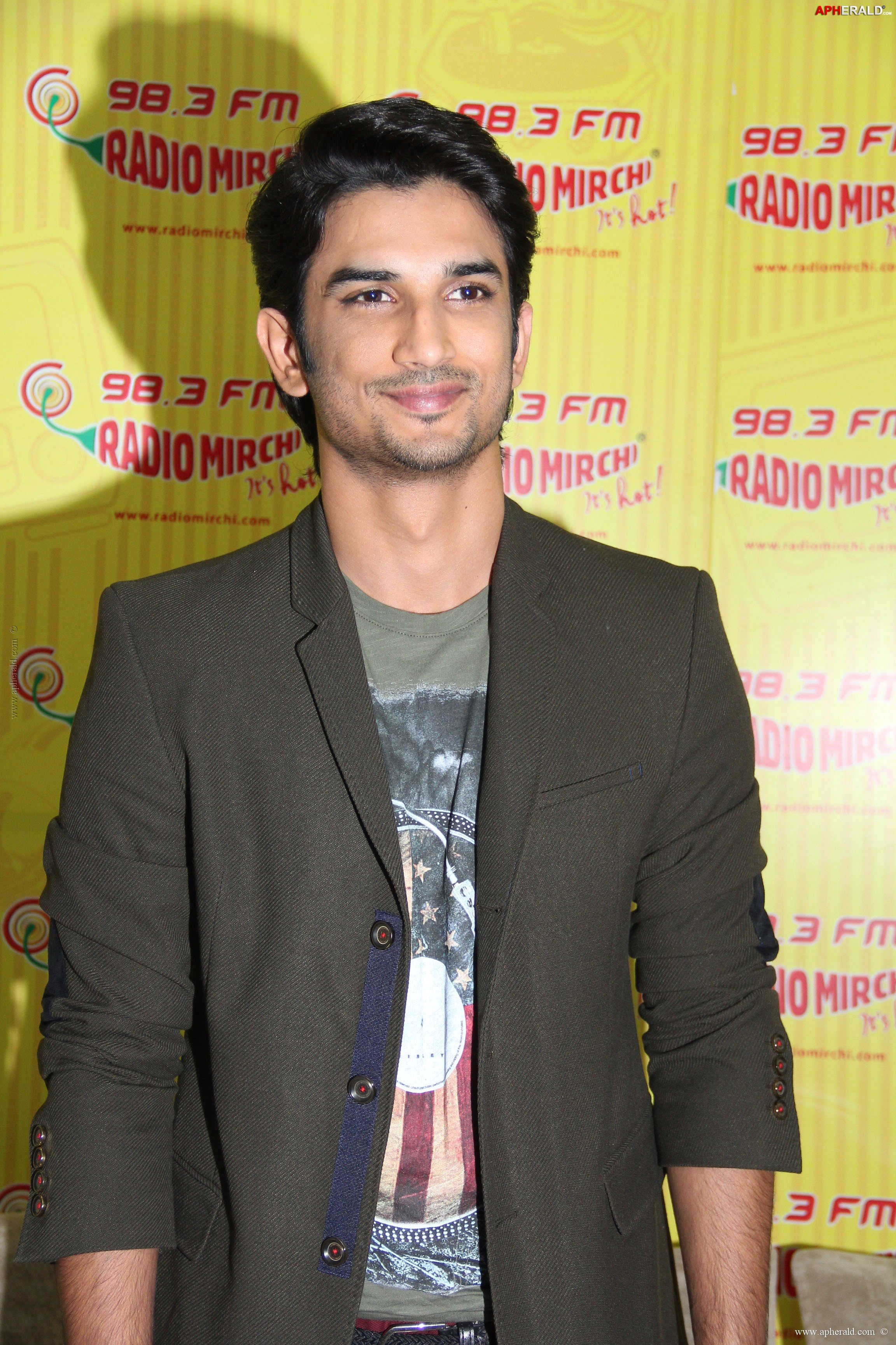 Shuddh Desi Romance Movie Promotion Stills