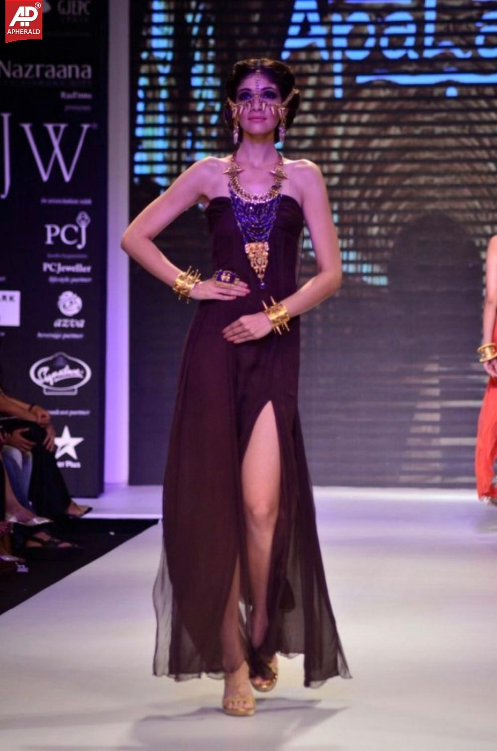 Sunny Leone Ramp Walk Photos