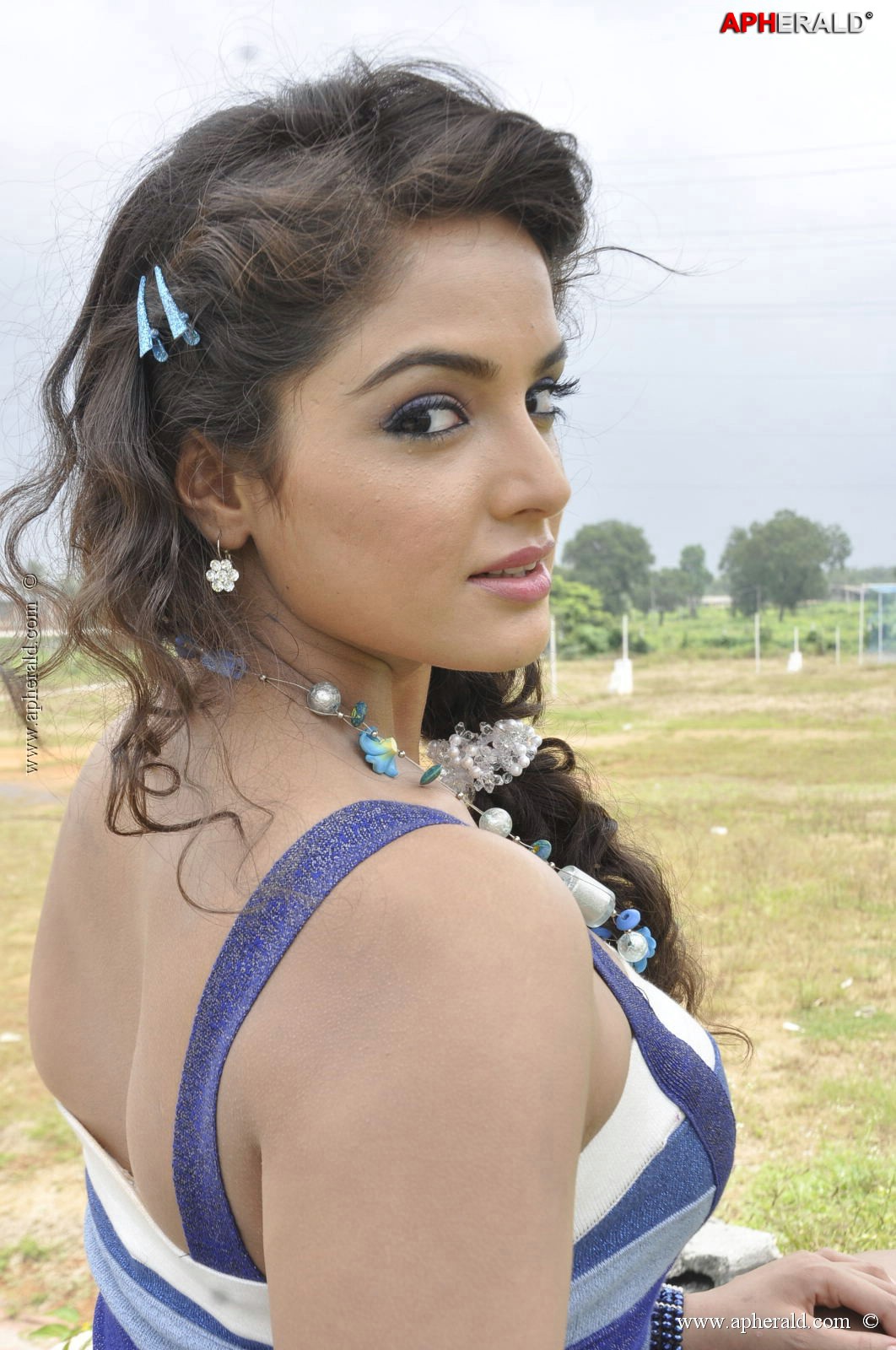 Asmitha Sood hot pics