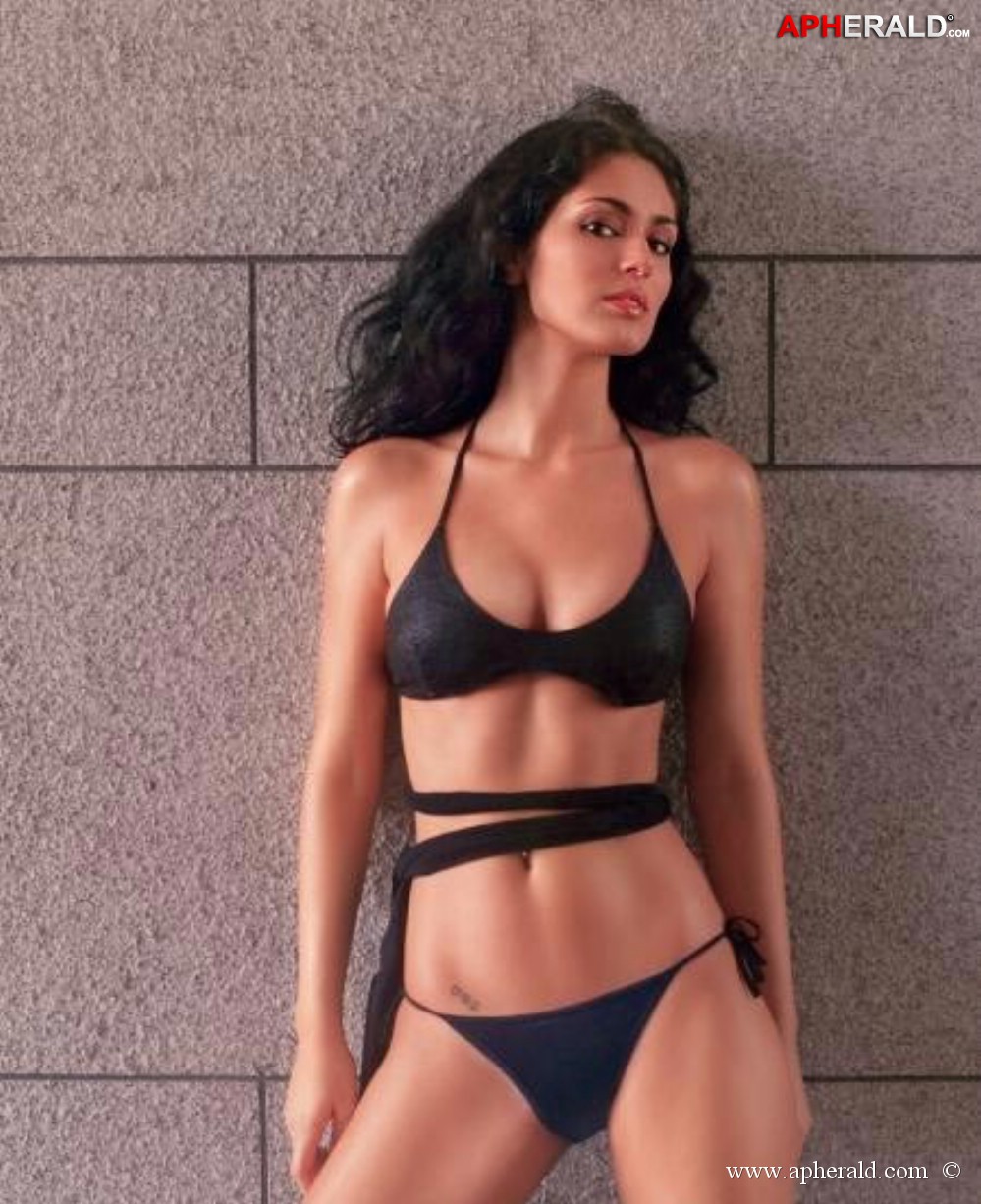 Bruna Abdullah Hot Stills