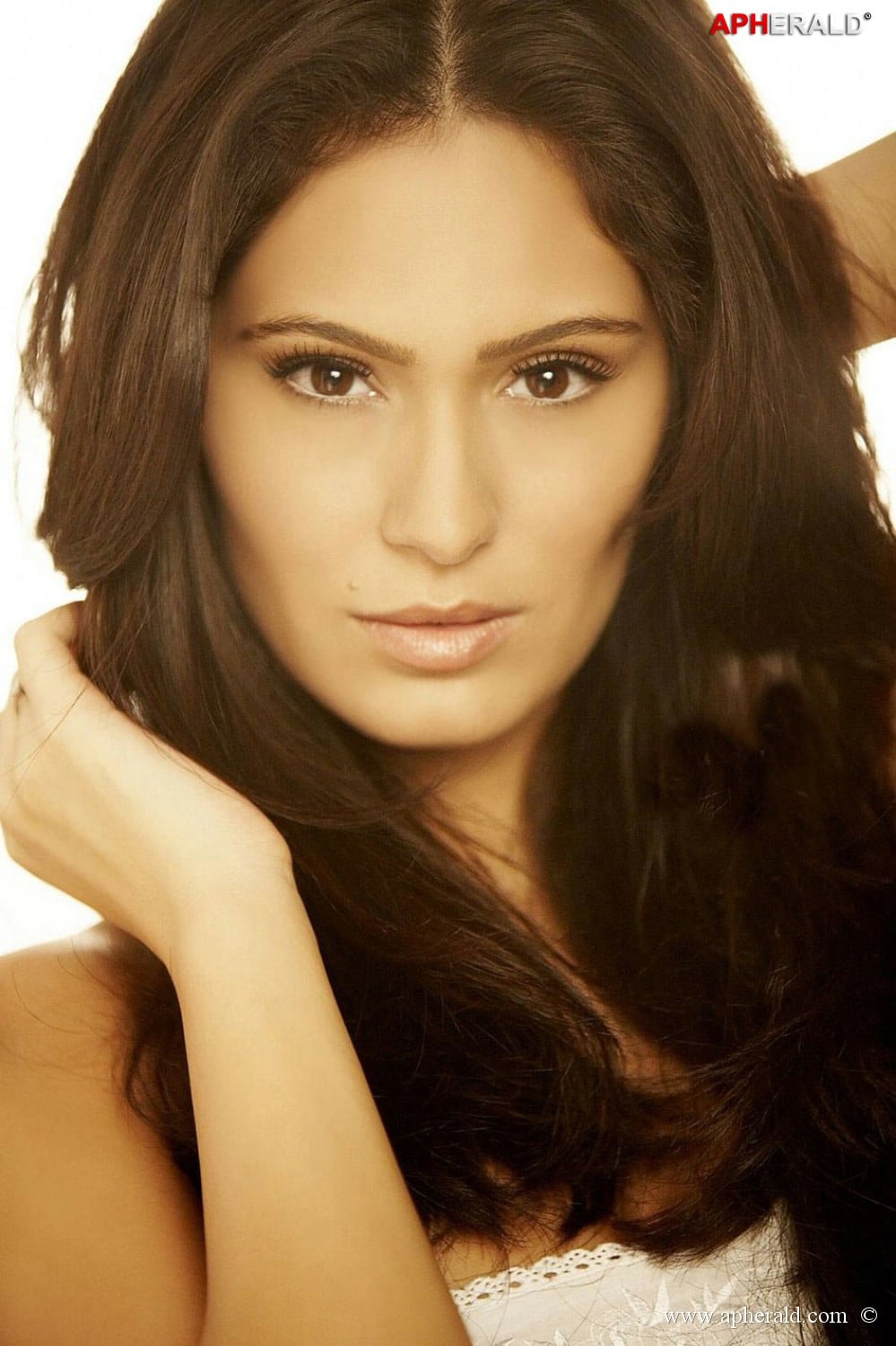 Bruna Abdullah Hot Stills