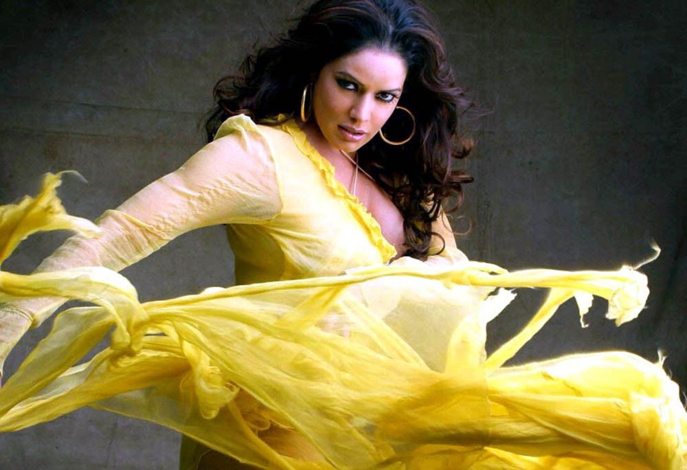 Poonam Jhawar Hot Navel Show