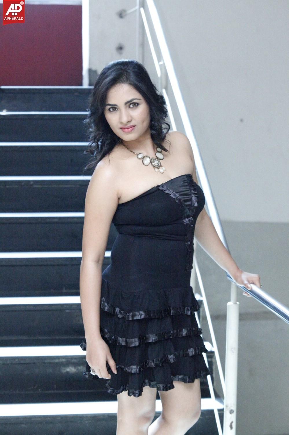 Shrusti New Hot Photos