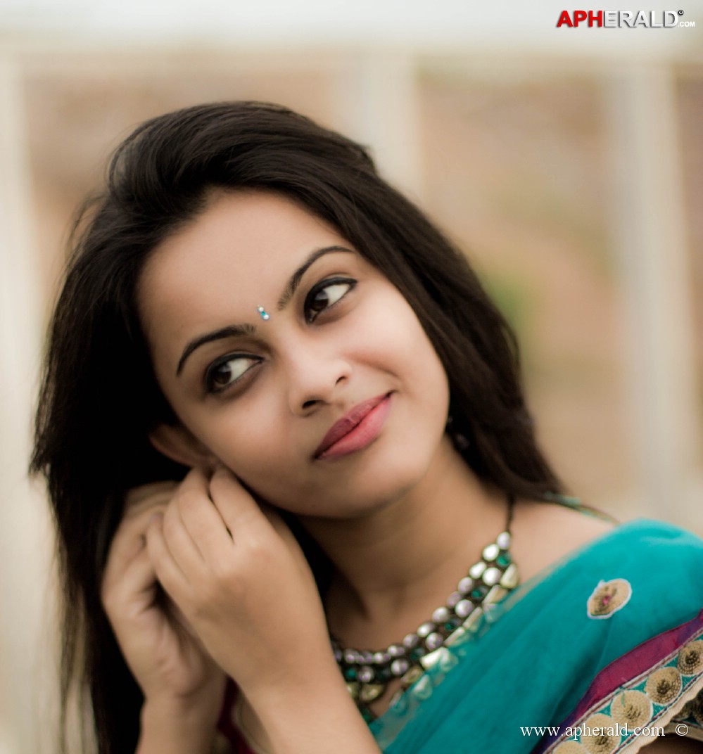 Simmi Das Spicy Photos