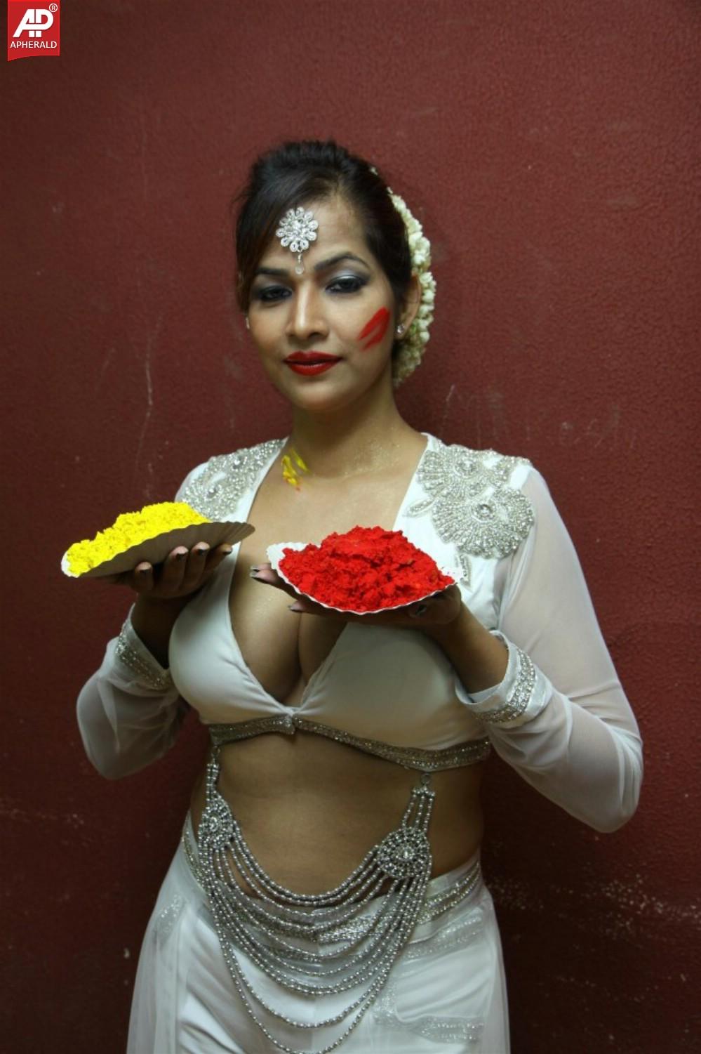 Tanisha Singh Holi Celebrations