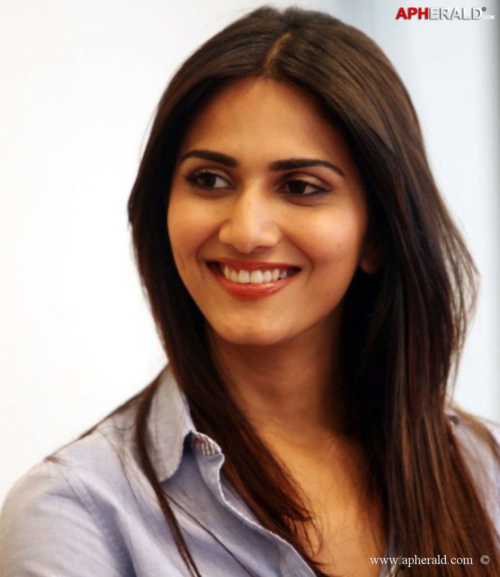 Vani Kapoor Hot Photos