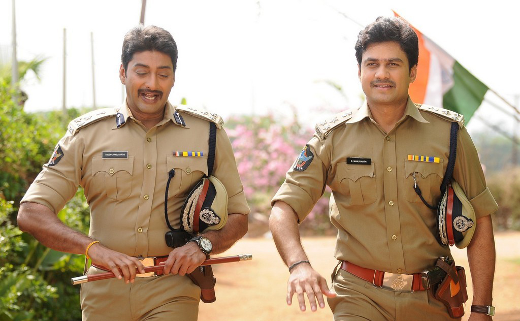 Aa Aiduguru Athade CM Movie Stills