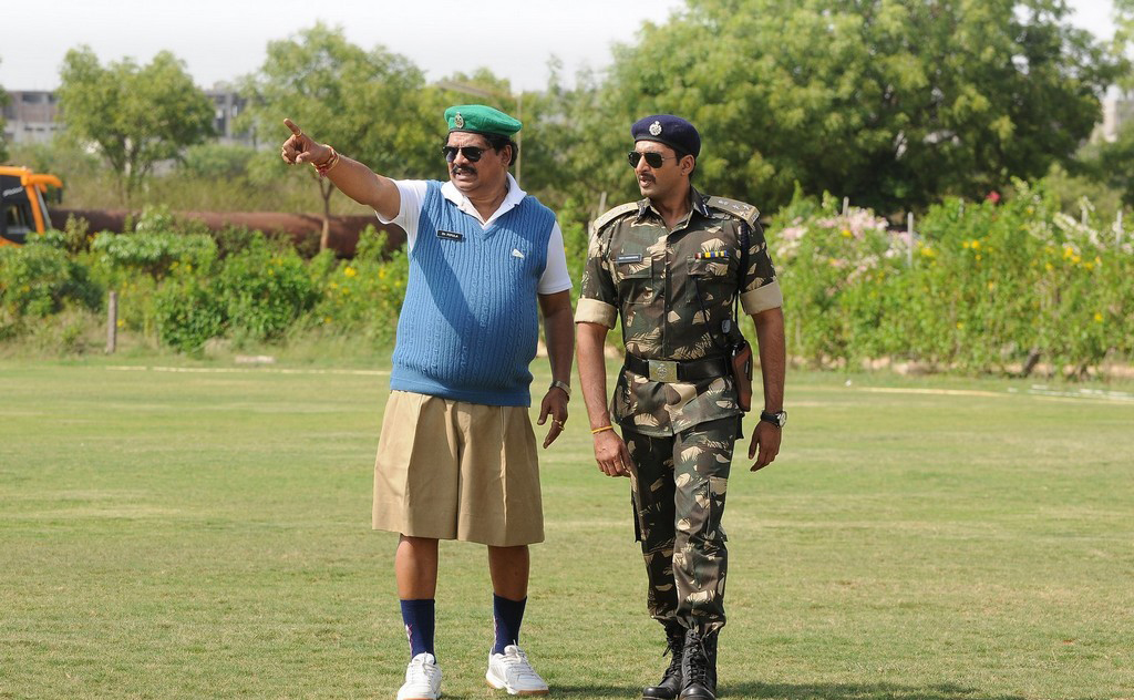 Aa Aiduguru Athade CM Movie Stills