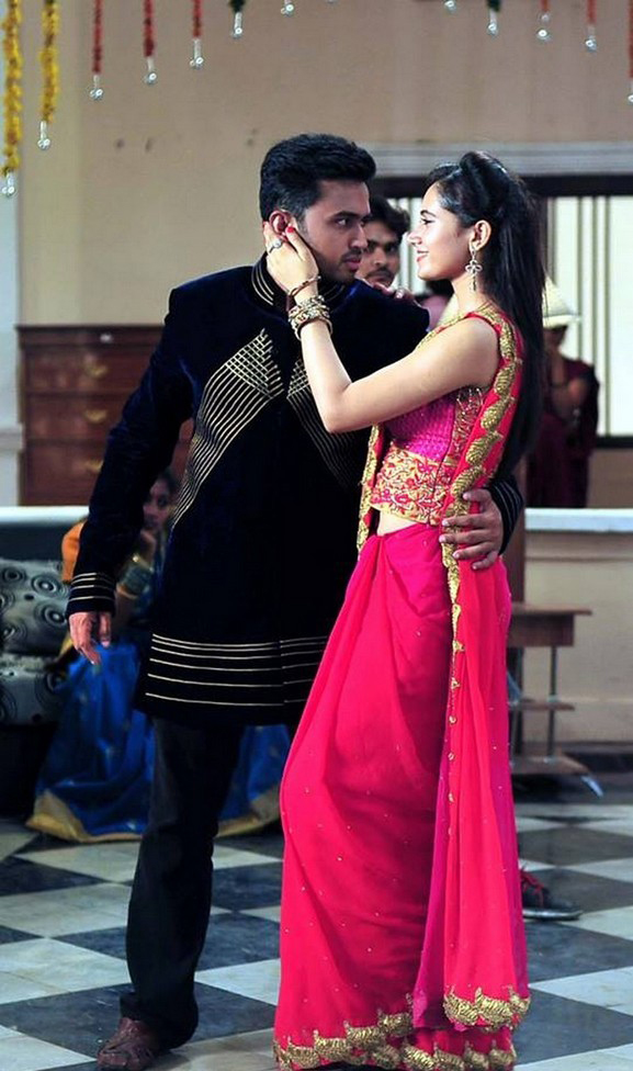 Aa Aiduguru Athade CM Movie Stills