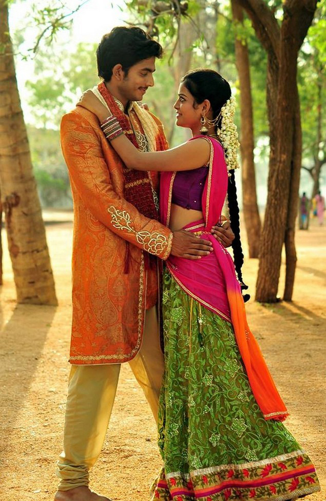 Aa Aiduguru Athade CM Movie Stills