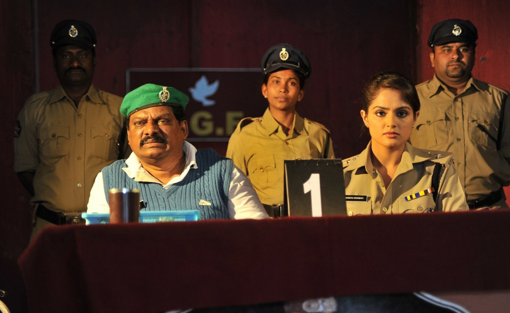 Aa Aiduguru Athade CM Movie Stills